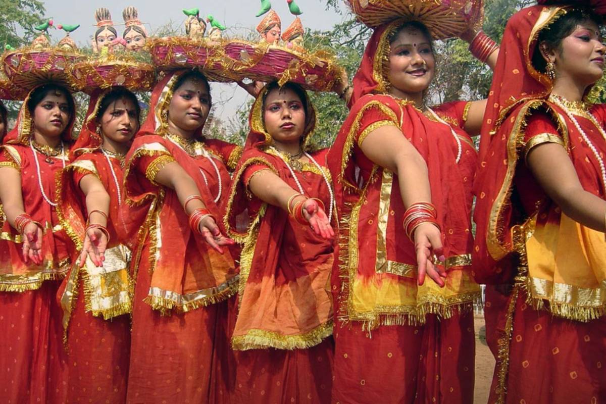 Traditional and Modern Women's Fashion in Bihar 2026: Where Heritage ...